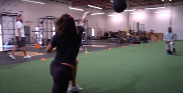 What Is A Medicine Ball And How To Use In Power Training - Overtime ...